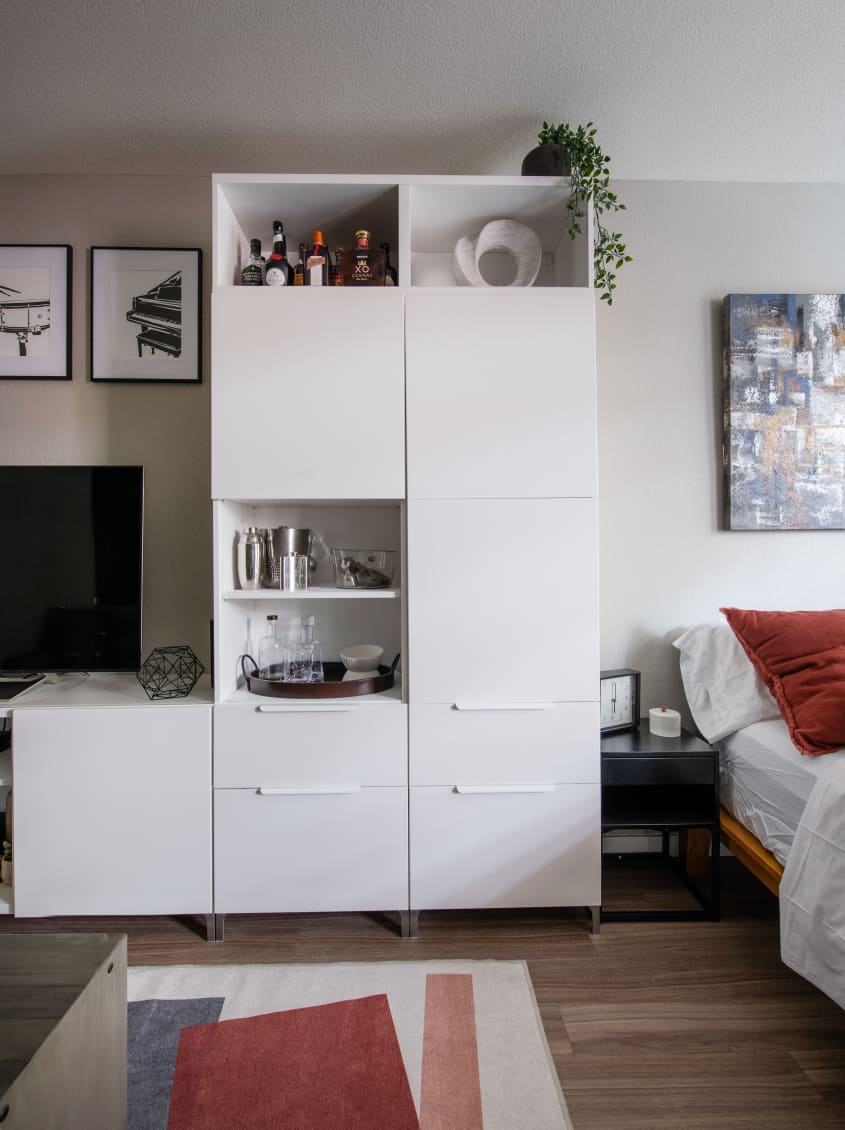 400-Square-Foot Studio Smart Layout and Vertical Storage | Apartment ...