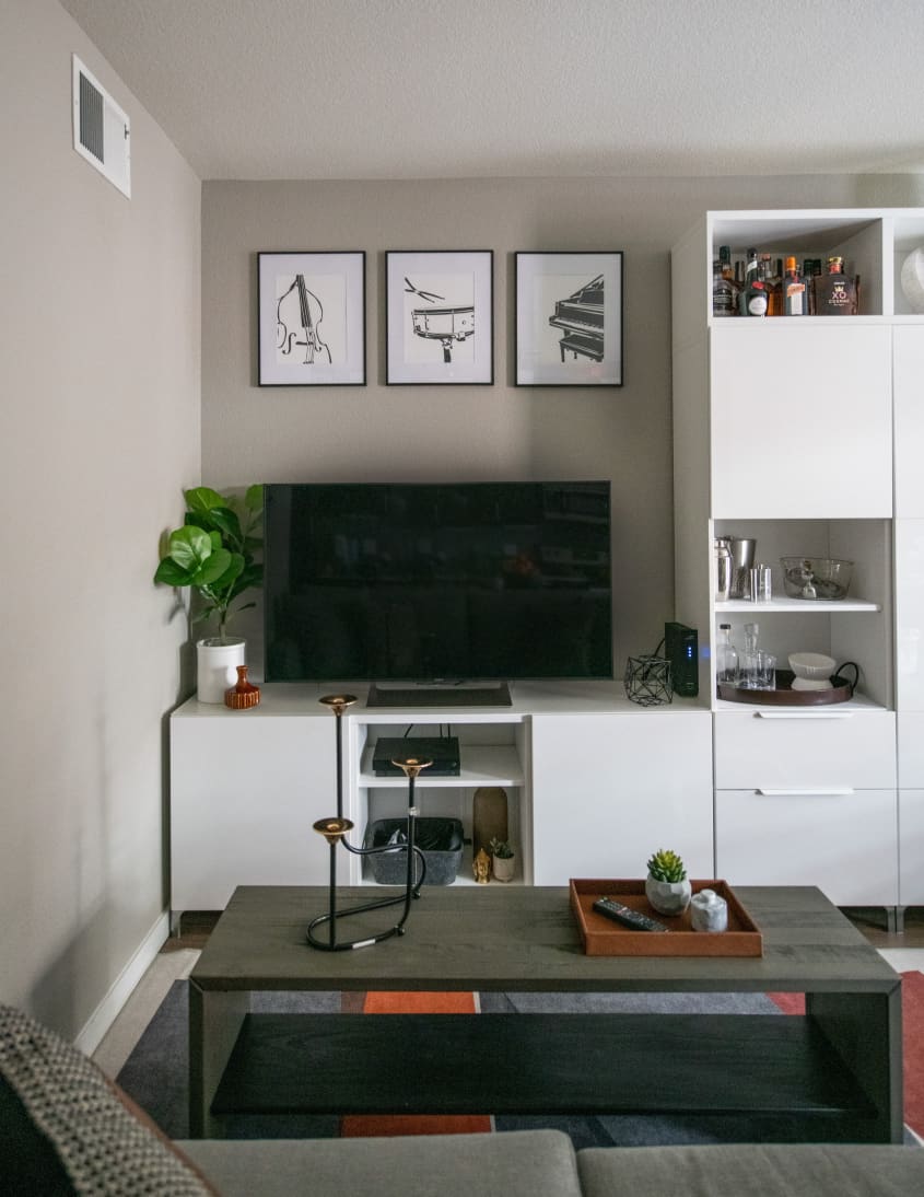 400-Square-Foot Studio Smart Layout and Vertical Storage | Apartment ...