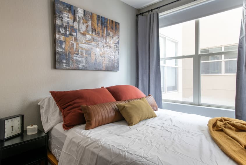 400-Square-Foot Studio Smart Layout and Vertical Storage | Apartment ...