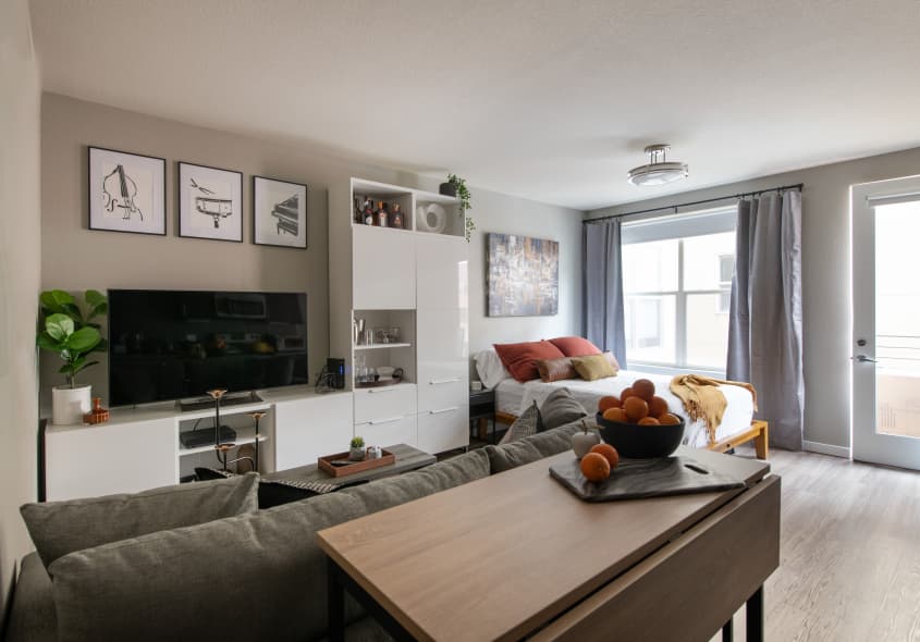 400-Square-Foot Studio Smart Layout and Vertical Storage | Apartment ...