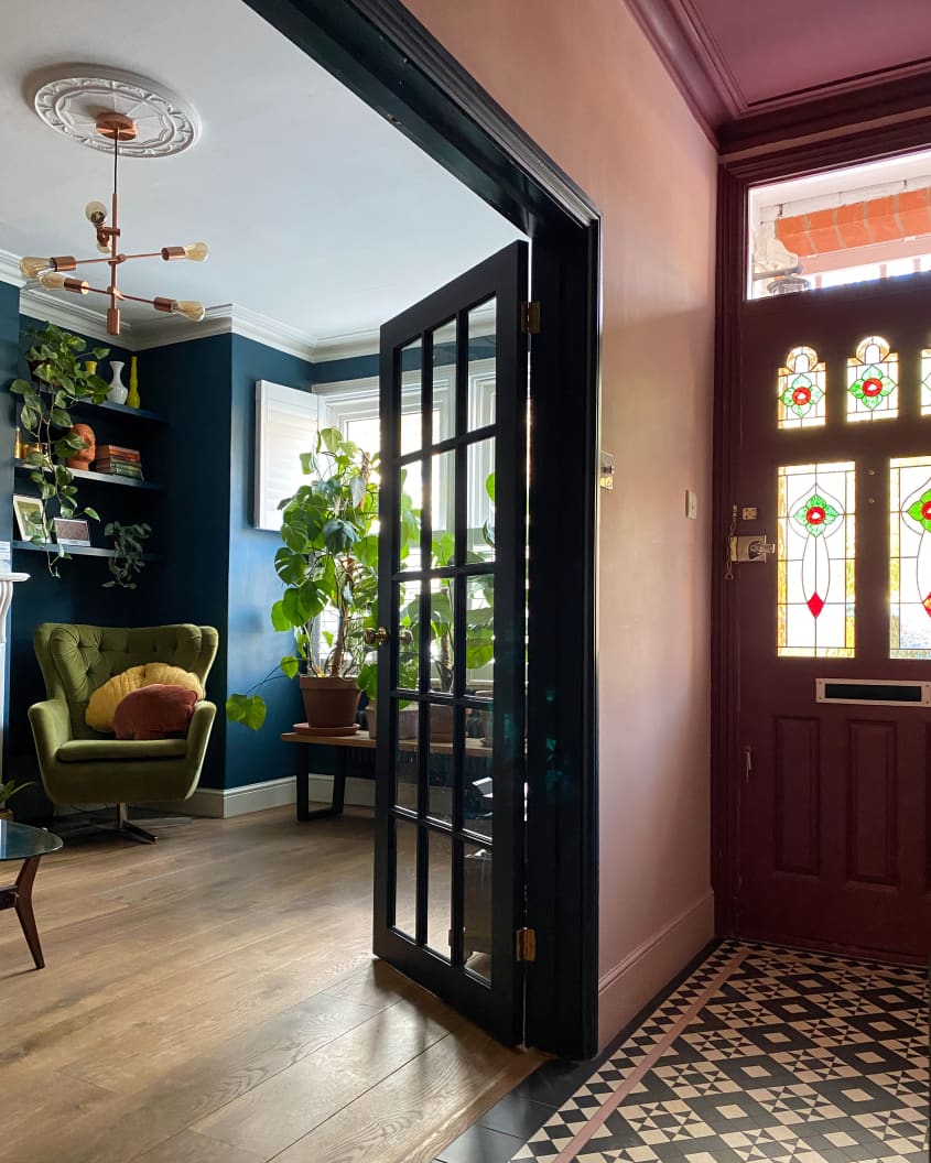 London House With Charming Period Details and Bold Colors | Apartment ...