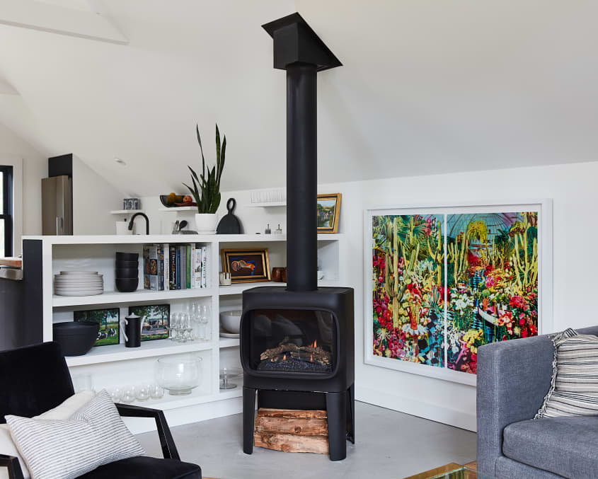 Old Barn Transformed into Studio Apartment and Art Studio | Apartment ...