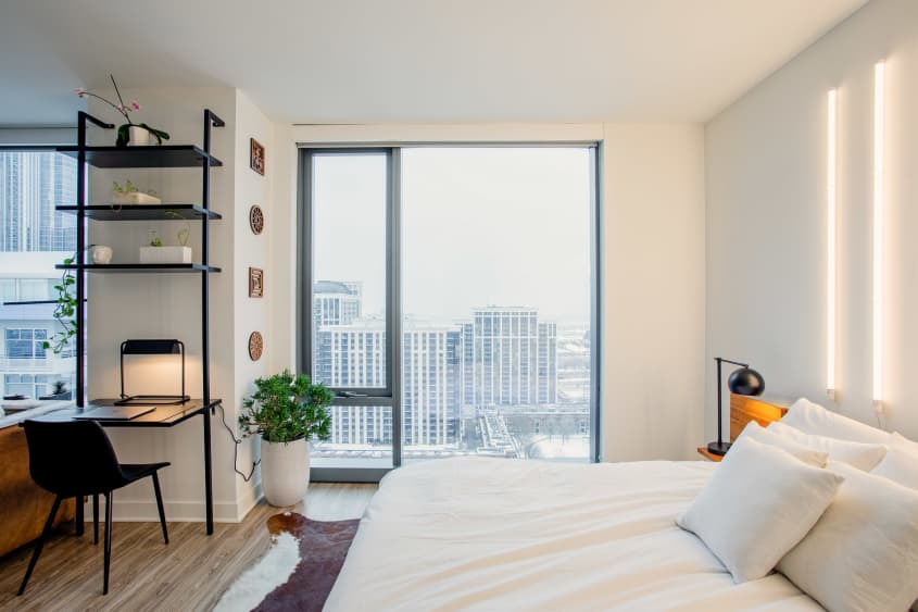 642-Square-Foot Chicago Studio Apartment Tour Photos | Apartment Therapy