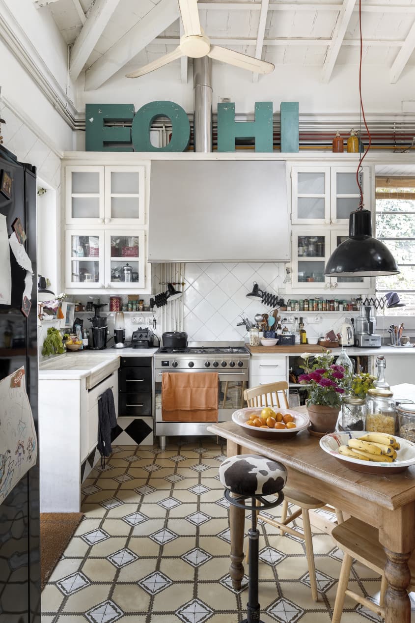 An All-White Converted Art Studio Makes a Charming Family Home ...