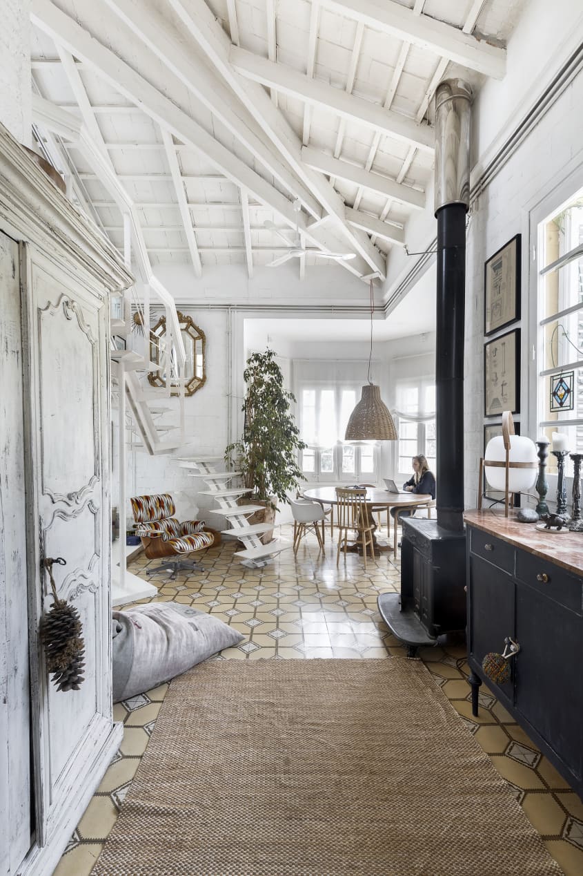 An All-White Converted Art Studio Makes a Charming Family Home ...