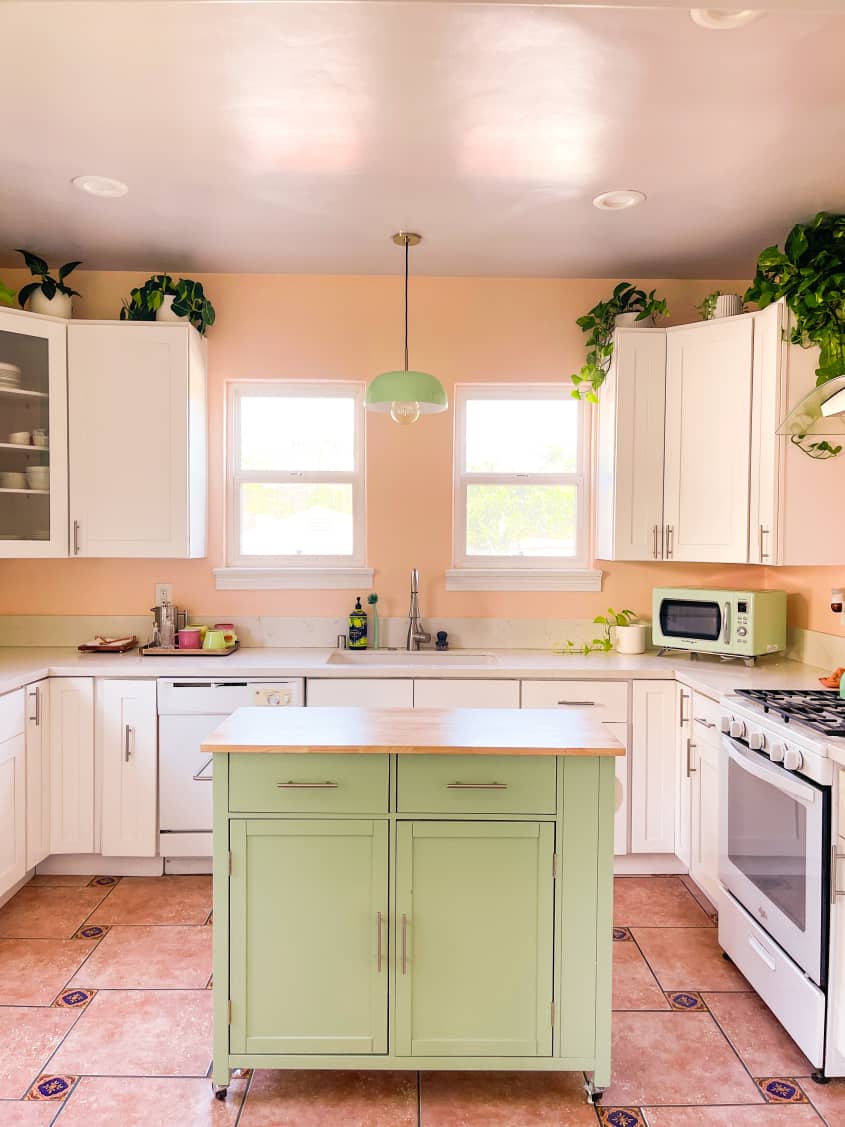 Muralist Champagne Colorful Rental Home Photos | Apartment Therapy
