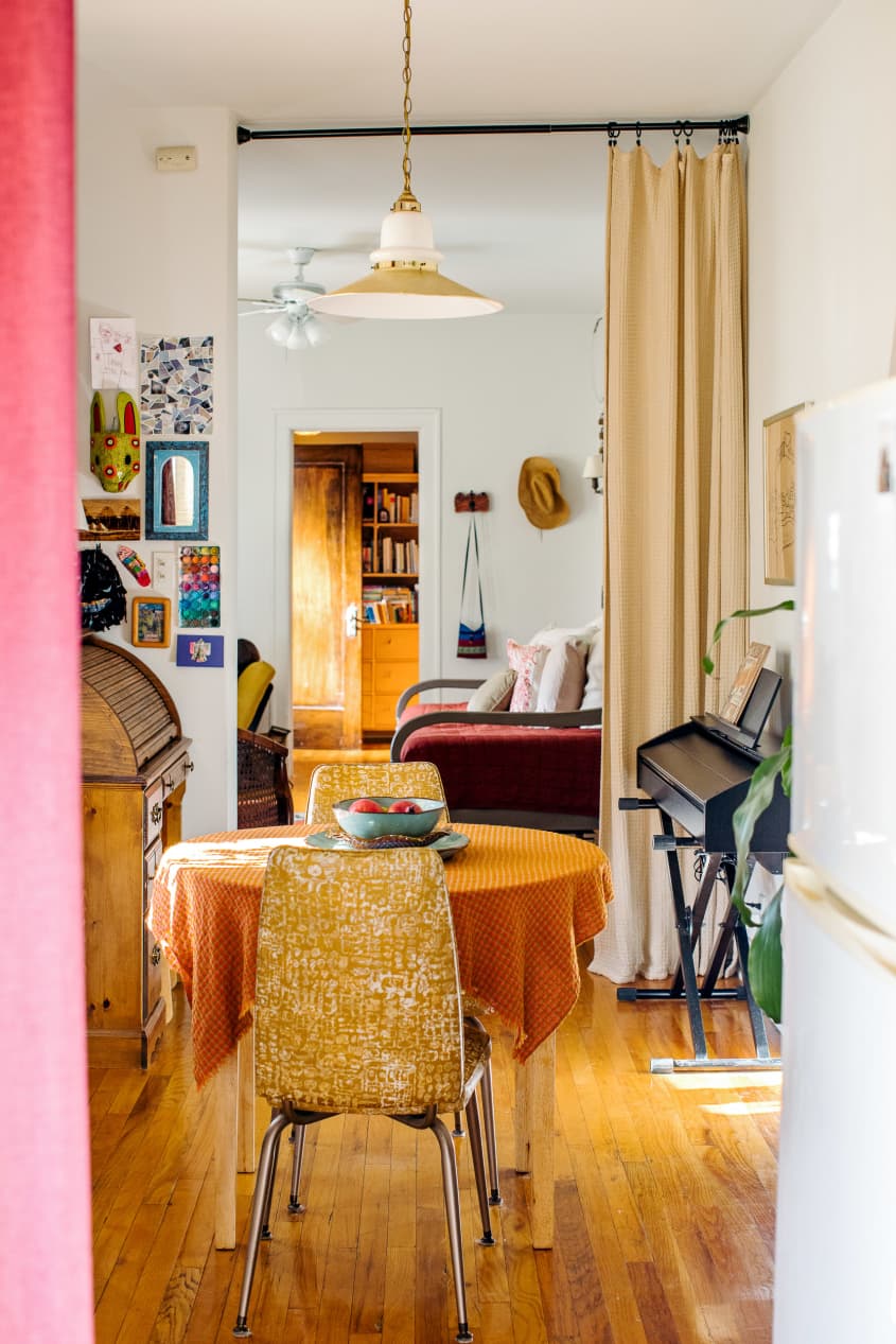 460-Square-Foot Triangle-Shaped Chicago Studio Apartment Photos ...