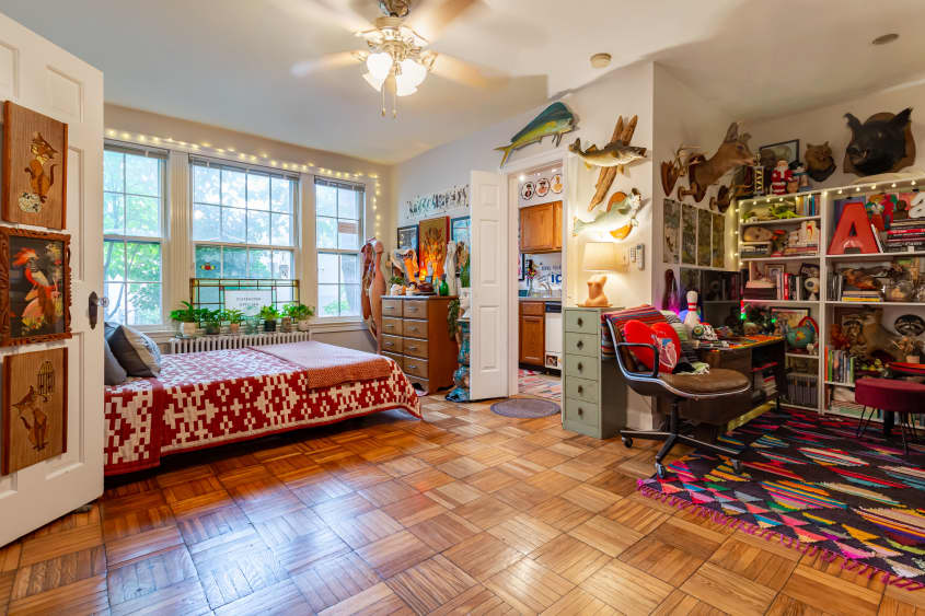 Travel Writer's 450-Square-Foot Studio Apartment | Apartment Therapy