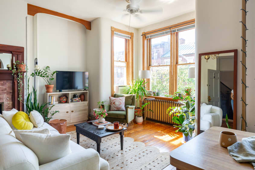 500-Square-Foot Sunny Studio Apartment | Apartment Therapy