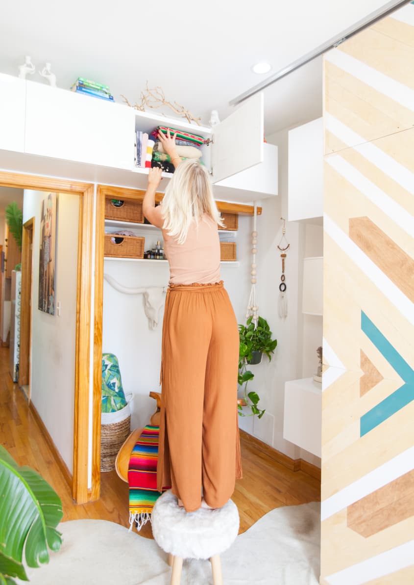 NYC Studio Tour: An Organized 280-Square-Foot Rental | Apartment Therapy