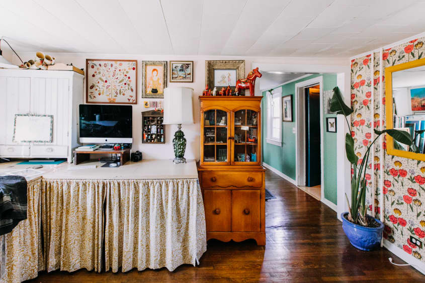 House Tour: A Maryland Rental Home of Full-Time Artists | Apartment Therapy