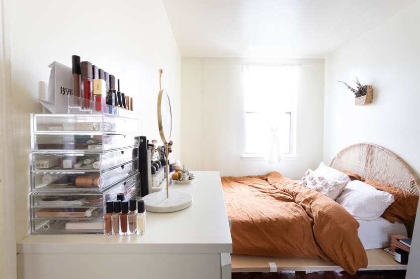 A Cozy 500-Square-Foot Brooklyn Home Is Inspired by Travel | Apartment ...