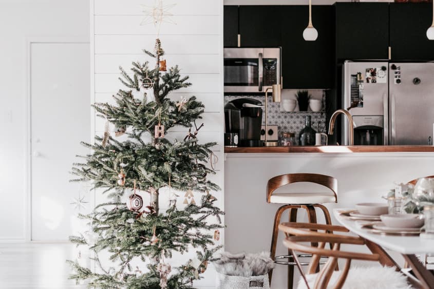A Dallas Condo Decked Out for Christmas Decor | Apartment Therapy