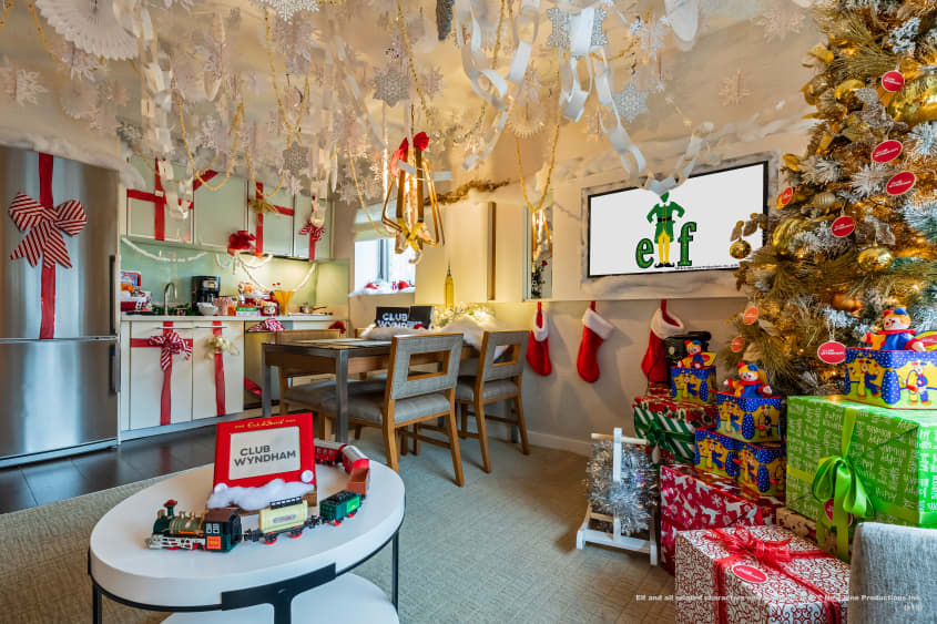 Buddy The Elf Holiday Nyc Suite Apartment Therapy