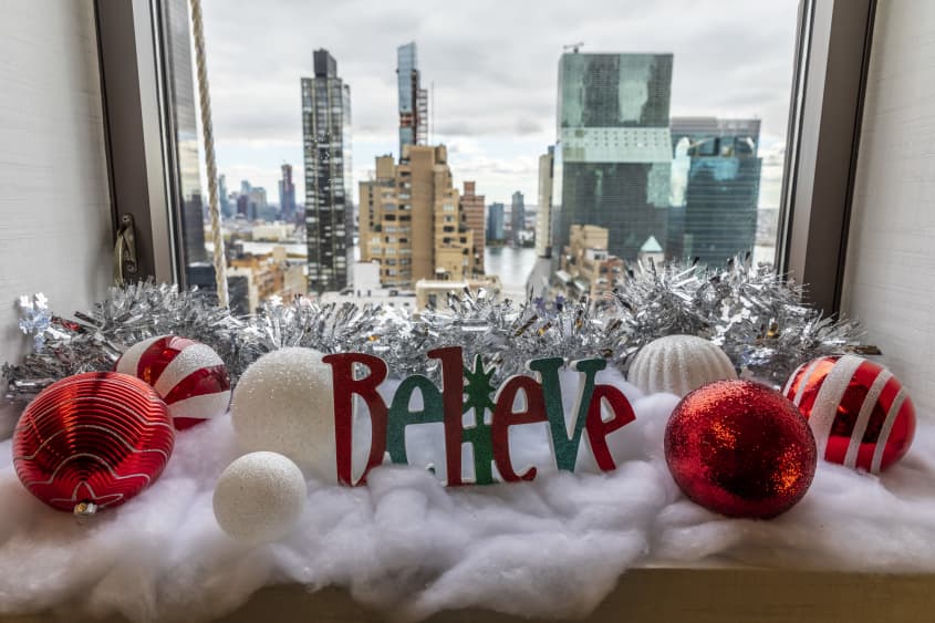 Buddy the Elf Holiday NYC Suite | Apartment Therapy