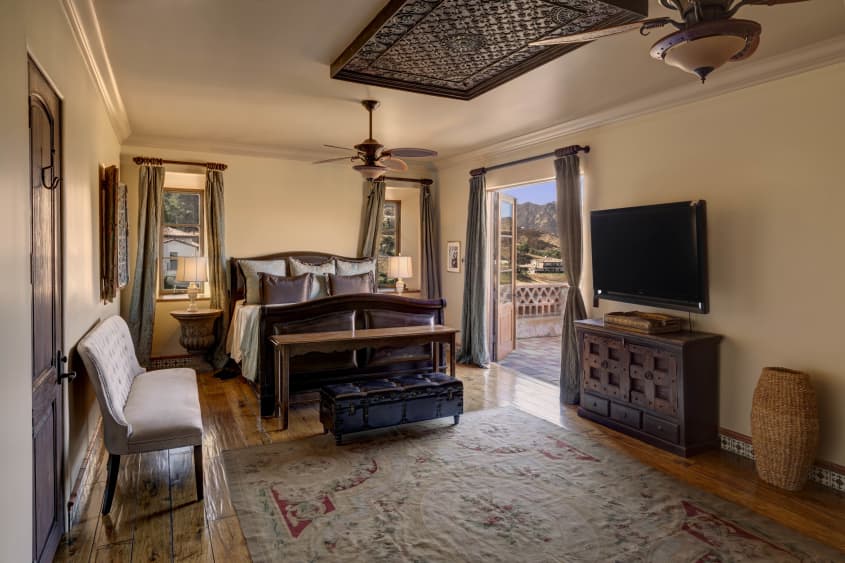 Bachelor Mansion Airbnb Rental | Apartment Therapy