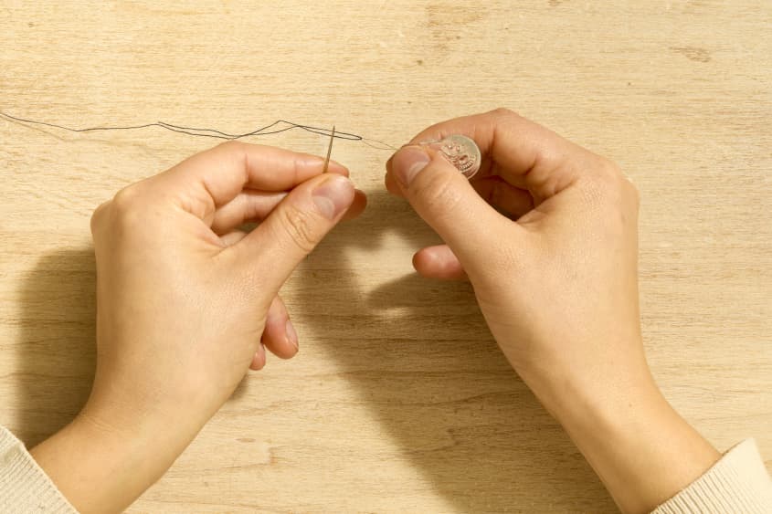 This Method for Threading a Needle Works Like “Magic” | Apartment Therapy