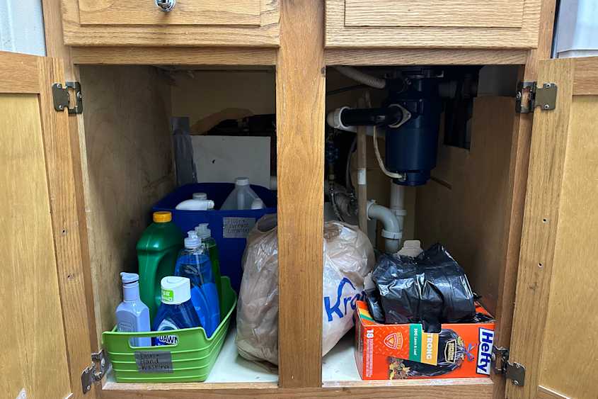 7 Decluttering Methods That'll Get You Organized in an Hour | Apartment ...