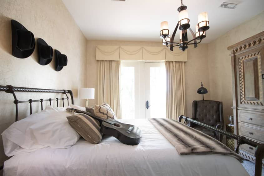 You Can Rent Reba McEntire's Former House for $3,000/Night | Apartment ...