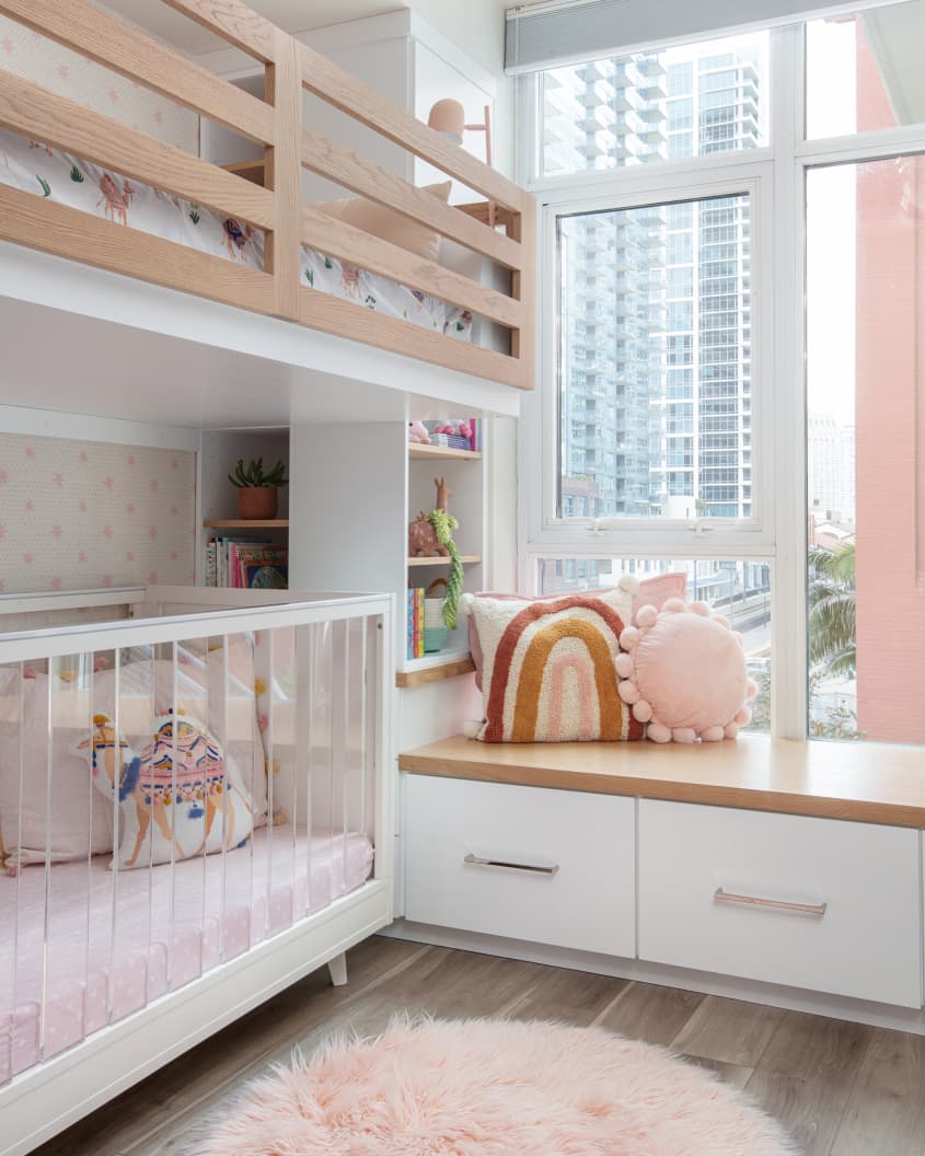 A Huge Built-In Makes a Shared Kids’ Room Feel Twice as Big | Apartment ...