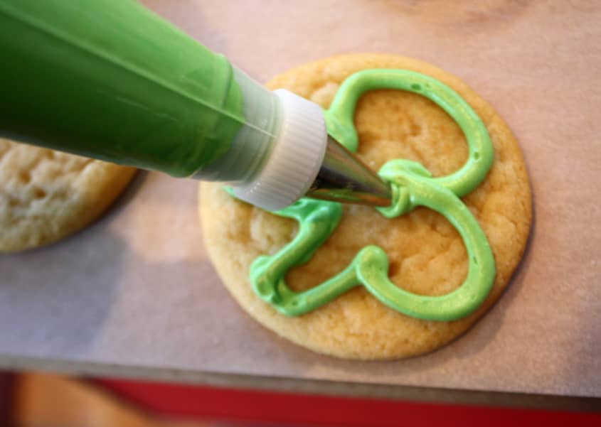 How To Work With Royal Icing | The Kitchn