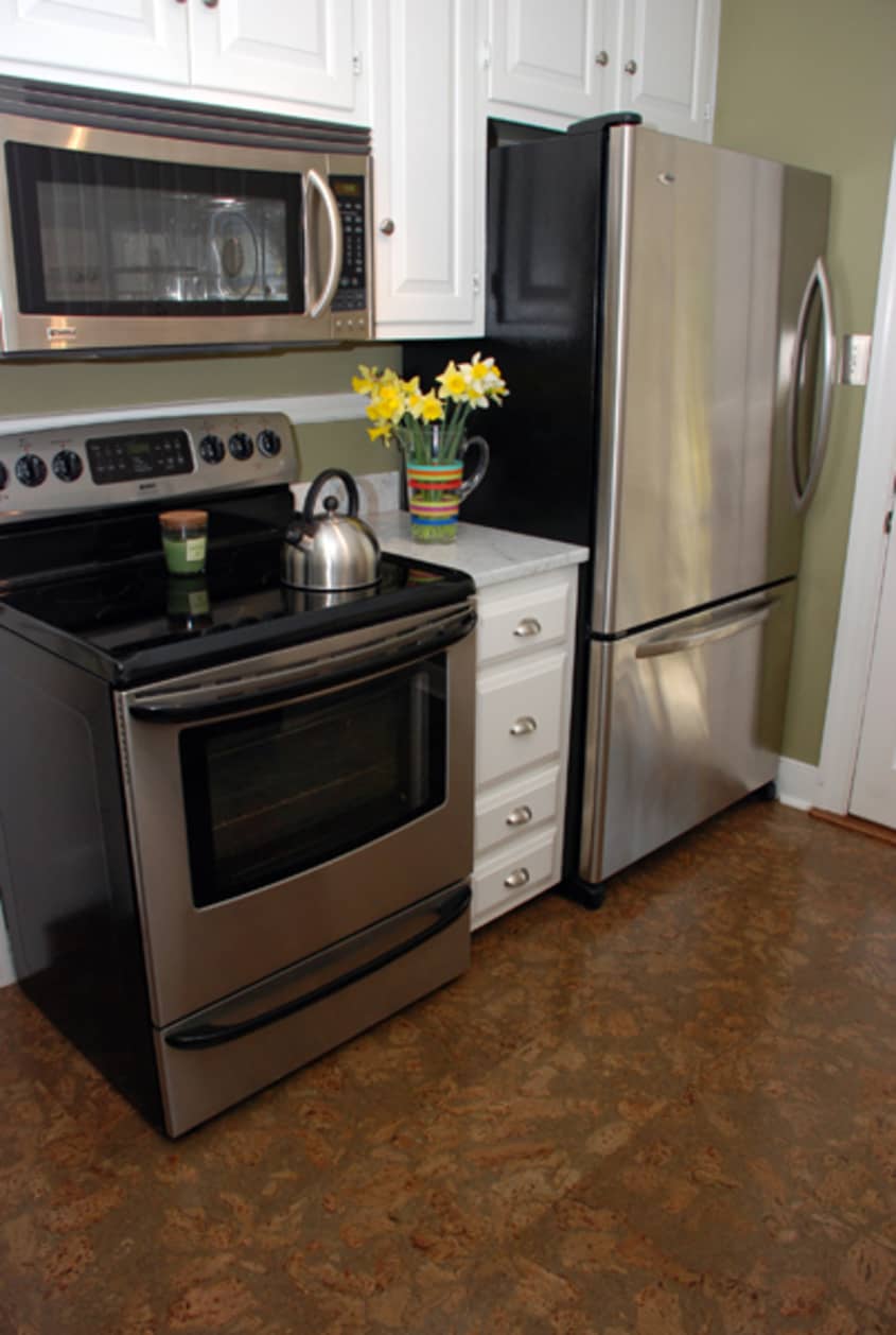 Kitchen Tour: Courtney and Andy’s Cottage Galley | The Kitchn