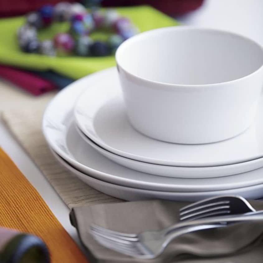 Why Plates With Curved Edges Are Great for Parties | The Kitchn