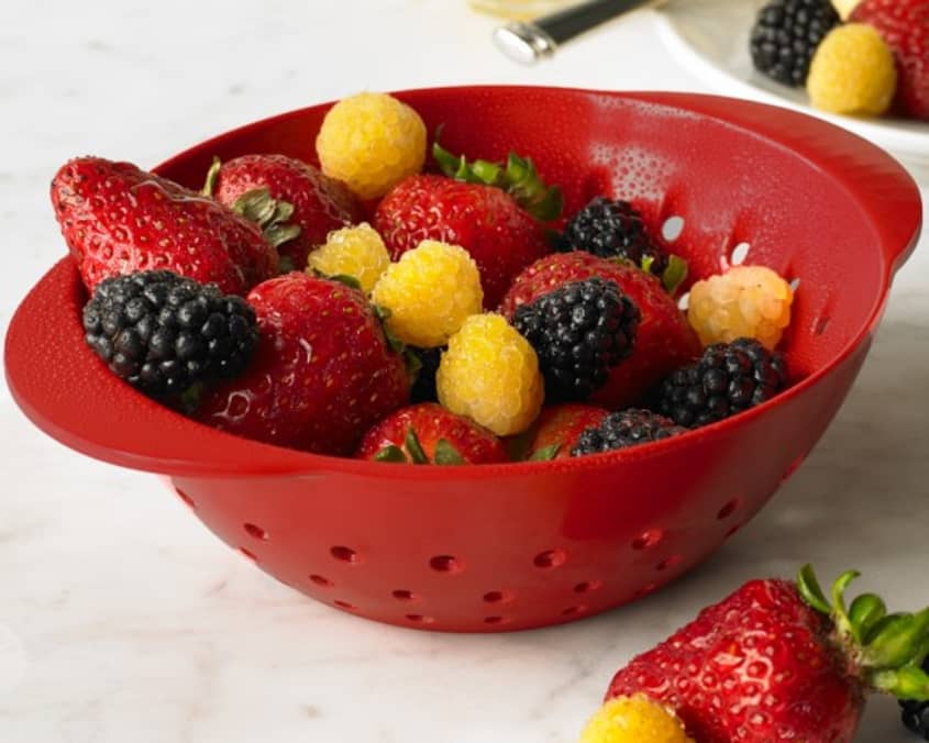 10 Stylish Colanders for Every Berry | The Kitchn