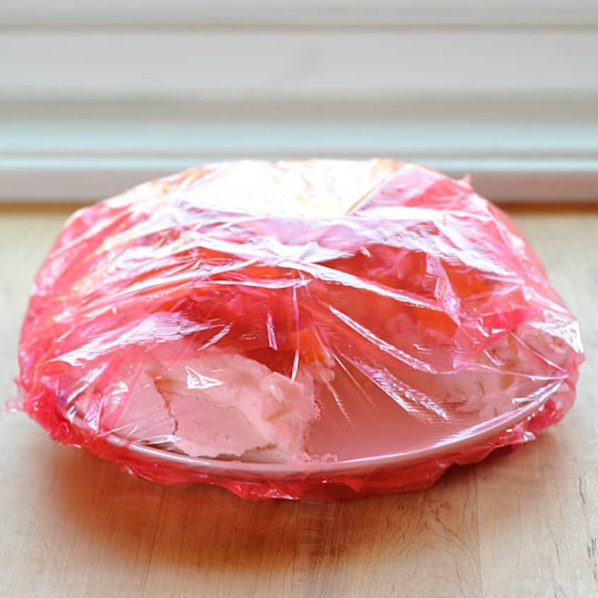 Don’t Smudge the Icing! An Easy Way to Cover Decorated Cakes and ...