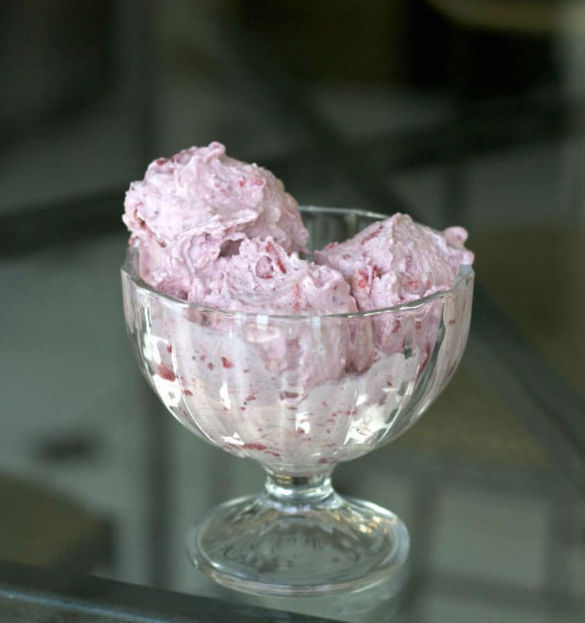 Explosive Recipe! Strawberry Ice Cream with White Chocolate-Covered Pop ...