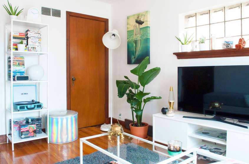 House Tour: A Fuzzy & Cotton Candy Inspired St. Louis Apartment ...