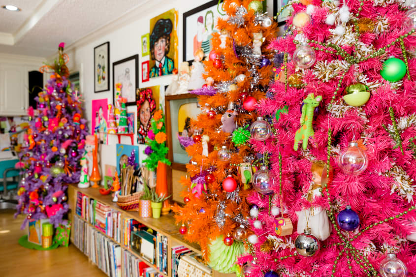 House Tour: Jennifer Perkins' Christmas Decorated Home | Apartment Therapy