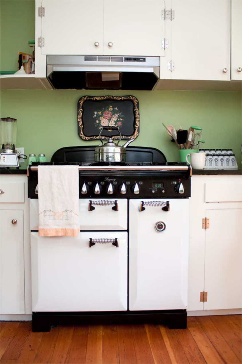 Rhiannon’s Jadeite Jewel of a Kitchen | The Kitchn