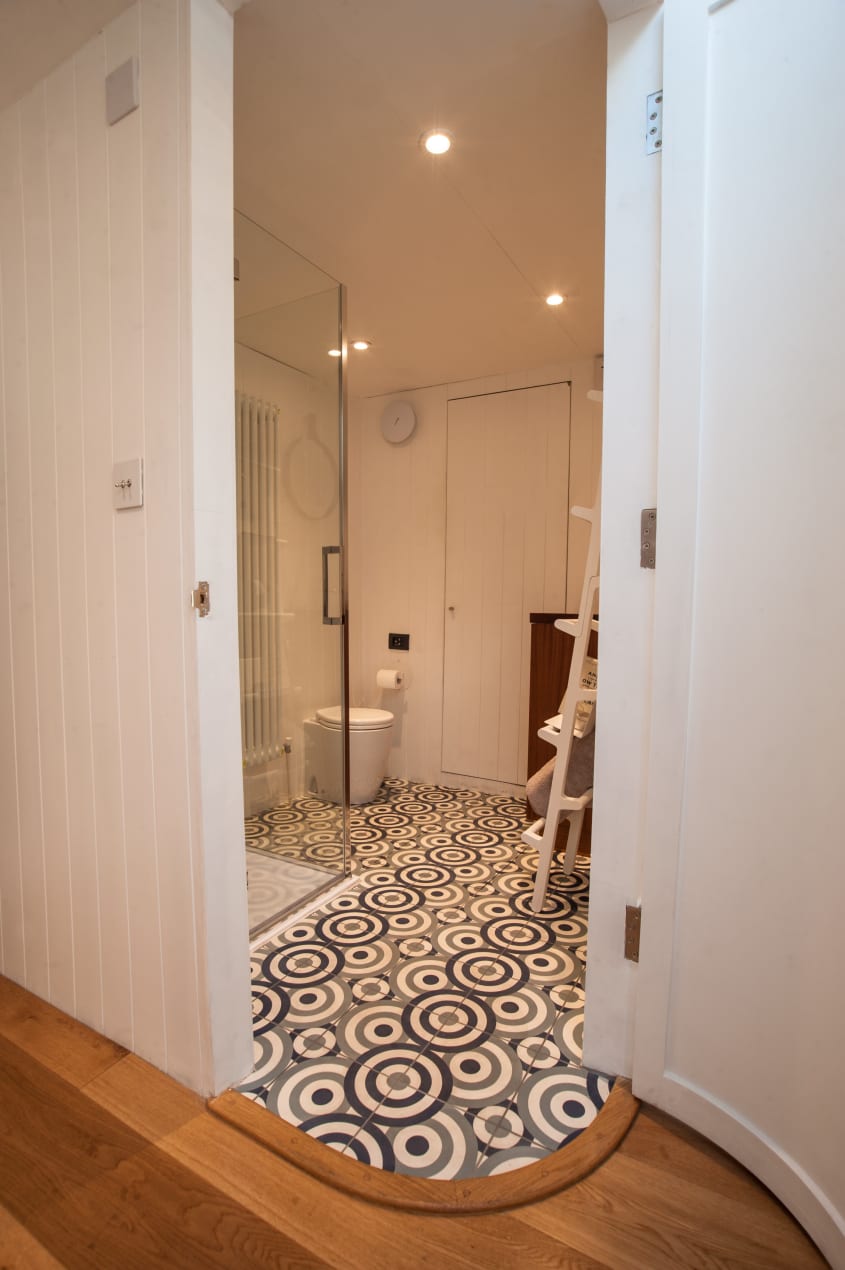 House Tour: A Restored 1925 Houseboat in London | Apartment Therapy