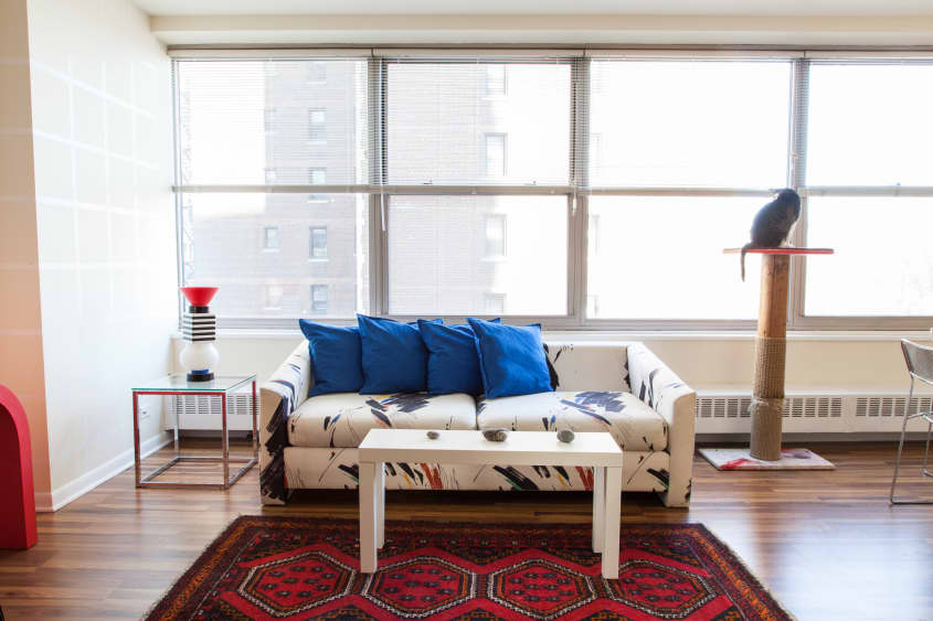 House Tour: A 80s-Themed Chicago Apartment | Apartment Therapy