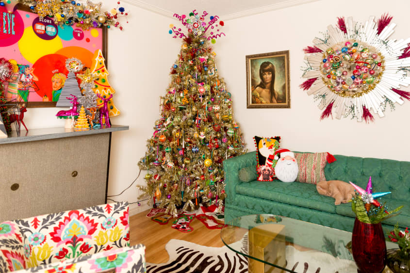 House Tour: Jennifer Perkins' Christmas Decorated Home | Apartment Therapy