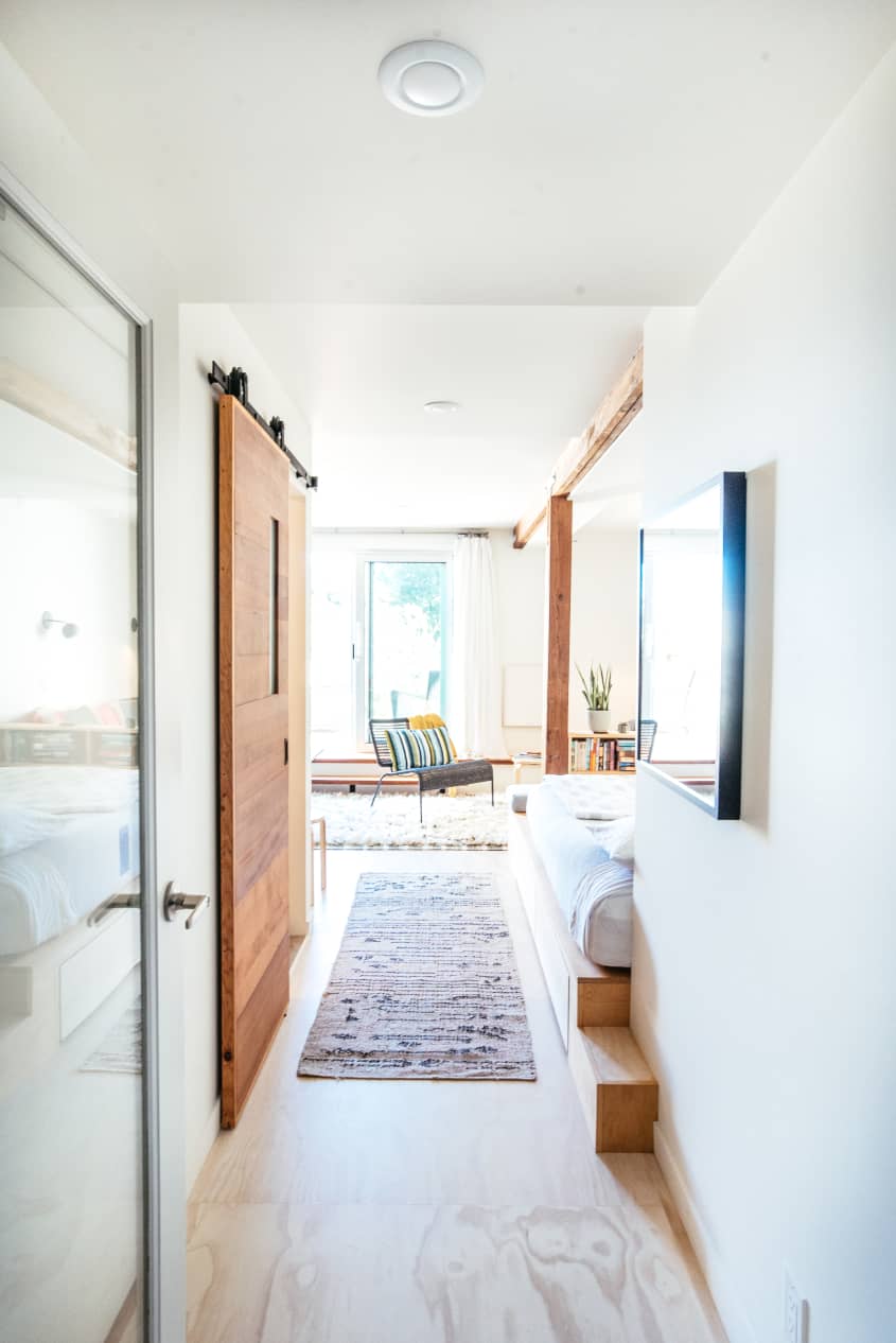 A Renovated Basement Becomes an Airy Guest Suite | Apartment Therapy