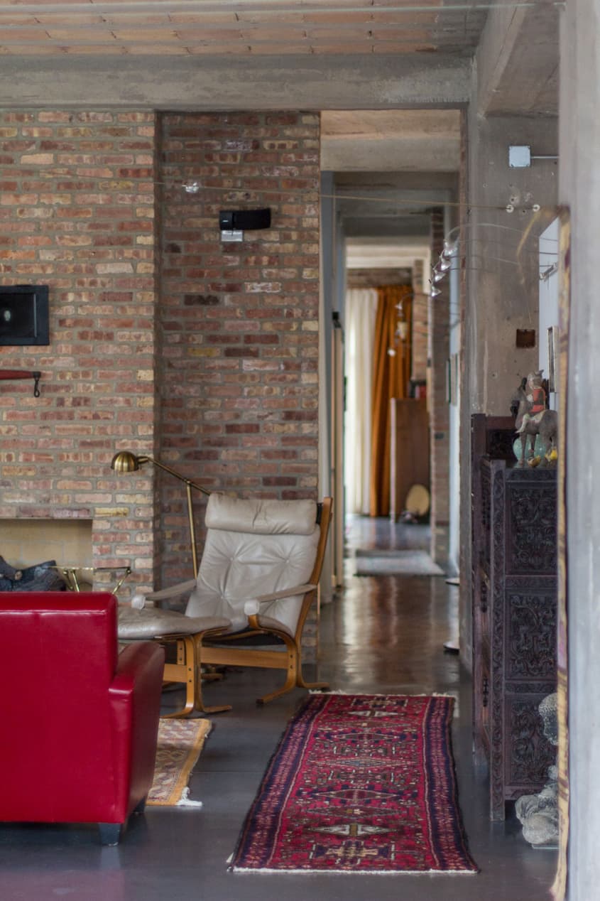 Anne & Leo’s Cozy Cosmopolitan Loft | Apartment Therapy