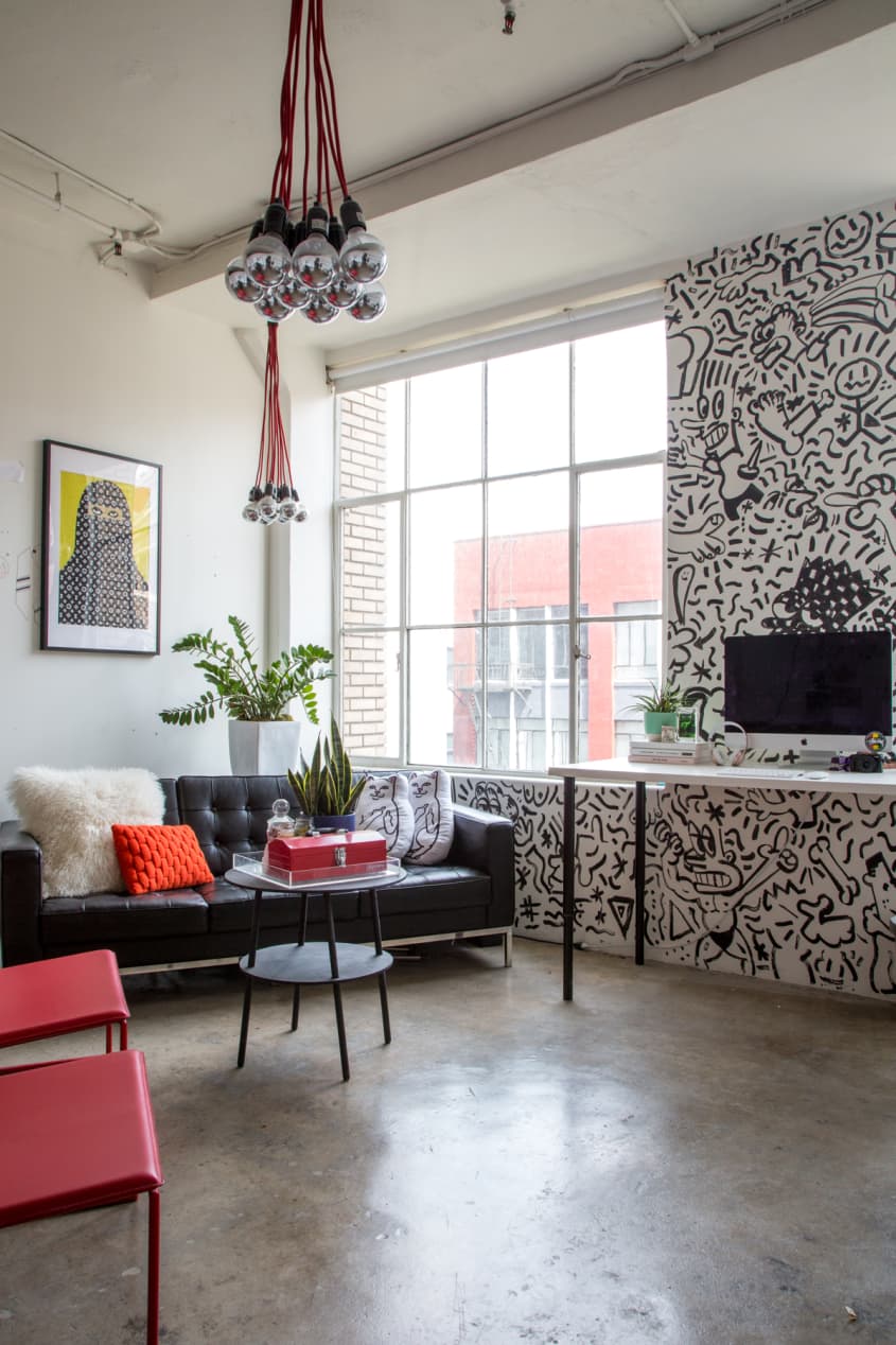 Workspace Tour: Modern Eclectic Vibes in Dimepiece LA | Apartment Therapy