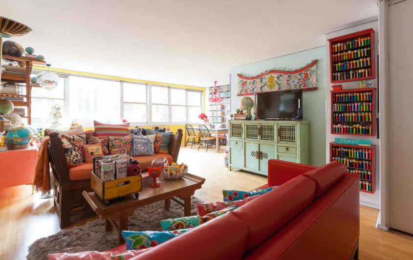 House Tour: A Pro Organizer's NYC Pop Culture Home | Apartment Therapy