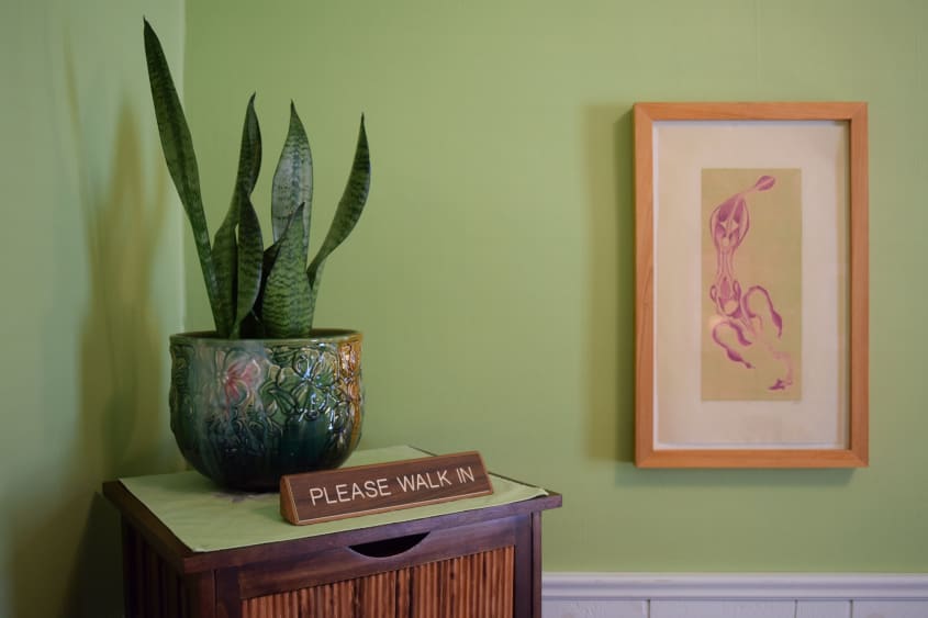 Lisa’s Artgoodies and Vintage Finds | Apartment Therapy