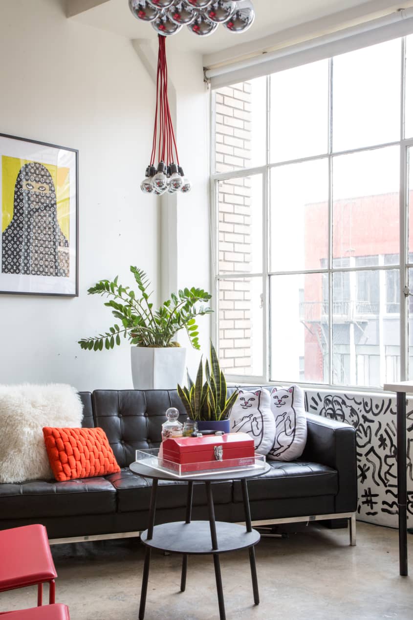 Workspace Tour: Modern Eclectic Vibes in Dimepiece LA | Apartment Therapy