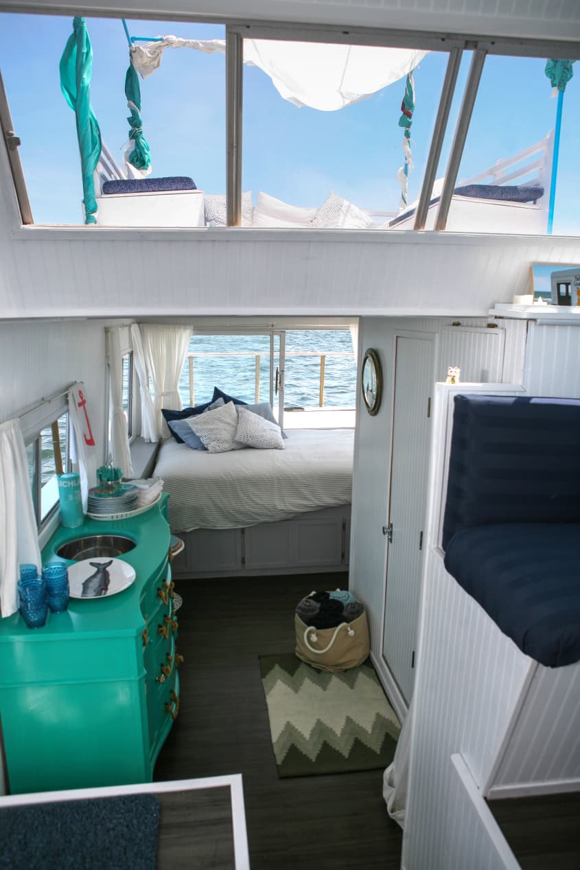 A Dreamy New England Houseboat | Apartment Therapy