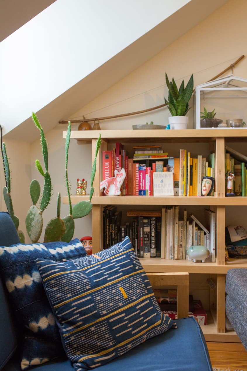 House Tour: A Graphic Designer's Colorful Providence Home | Apartment ...