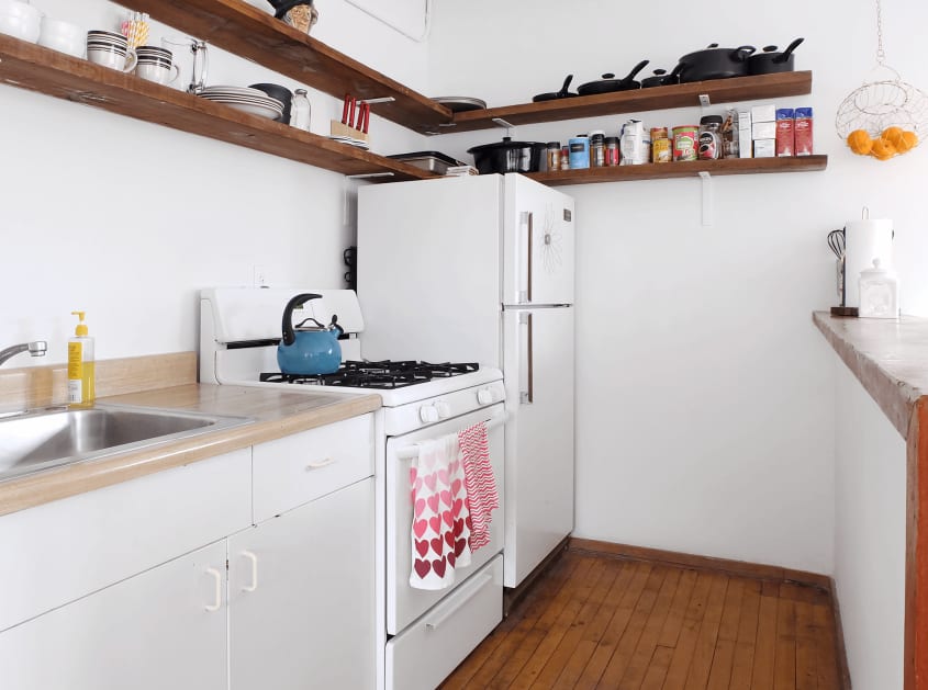 House Tour: A Chicago Rental Filled With Repurposed Items | Apartment ...