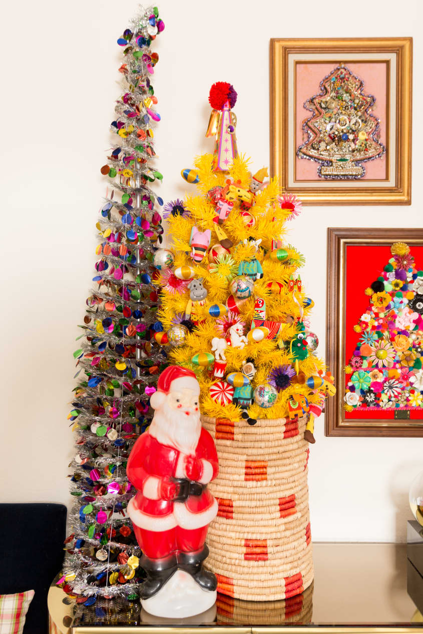 House Tour: Jennifer Perkins' Christmas Decorated Home | Apartment Therapy