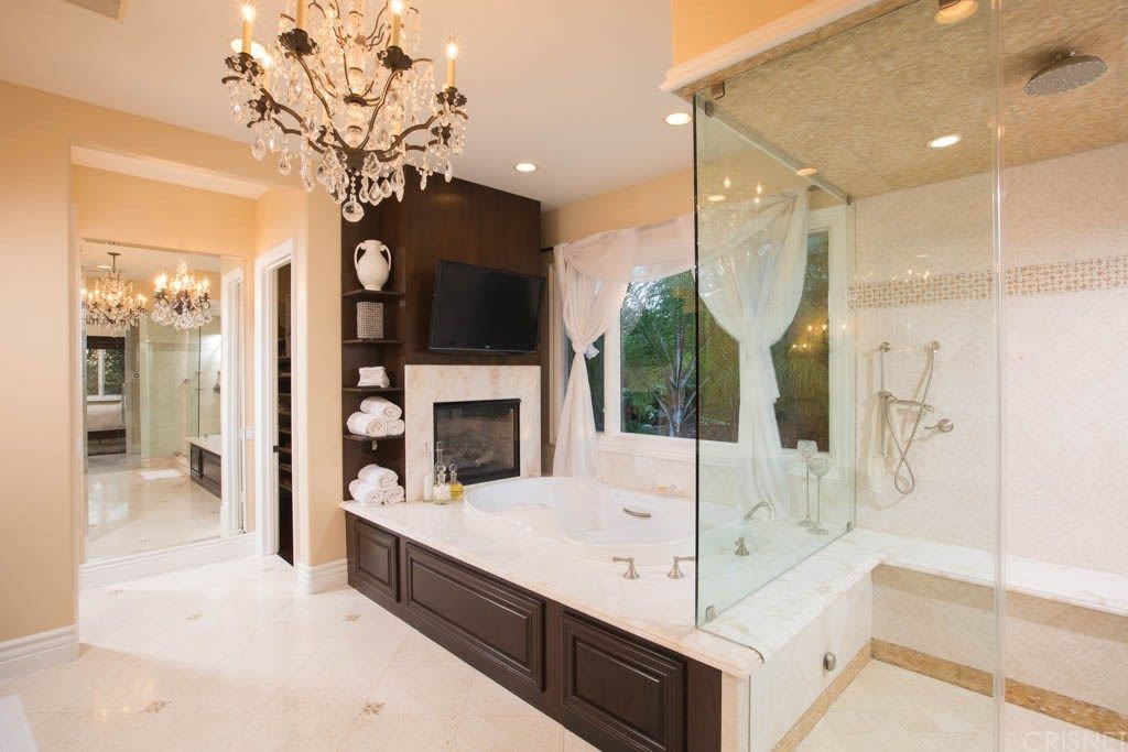 Tupac’s $2.6 Million Los Angeles Mansion Is For Sale | Apartment Therapy