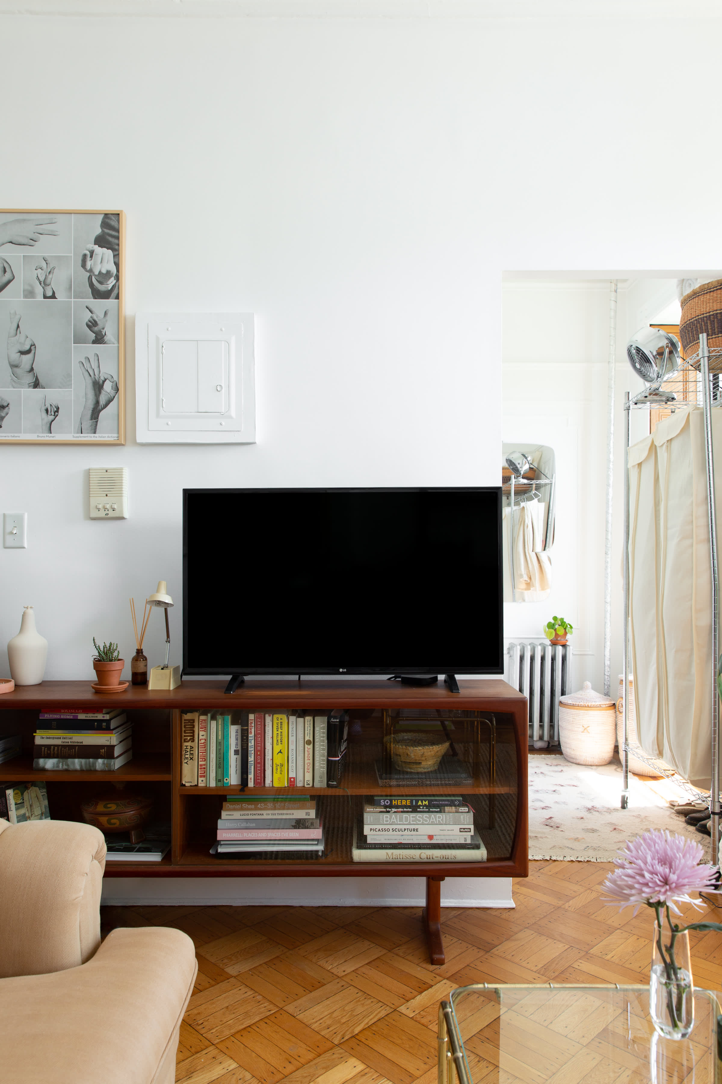 400-Square-Foot Studio Apartment Small Space Tips | Apartment Therapy