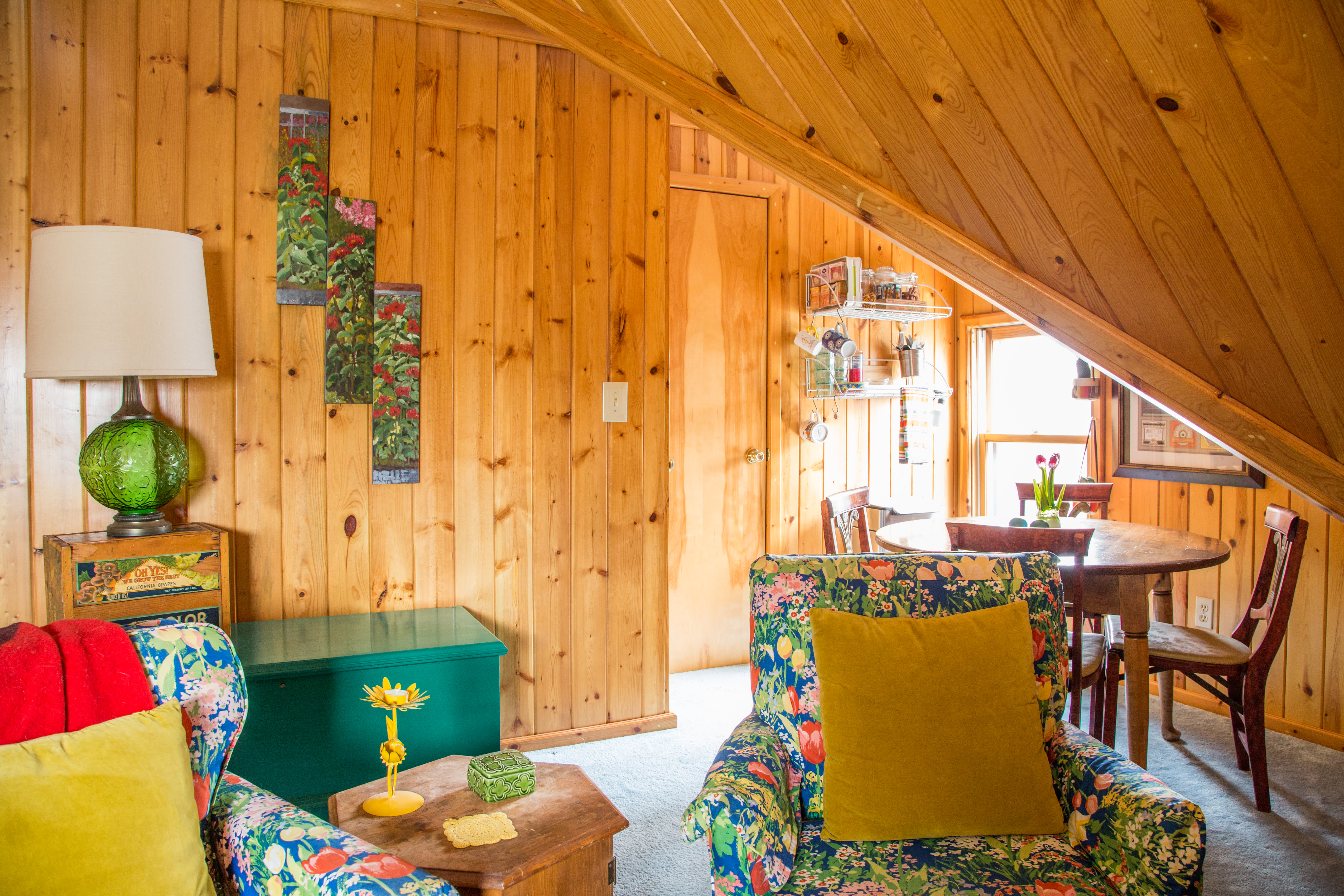 House Tour: Vintage '60s Fabric Attic Apartment | Apartment Therapy