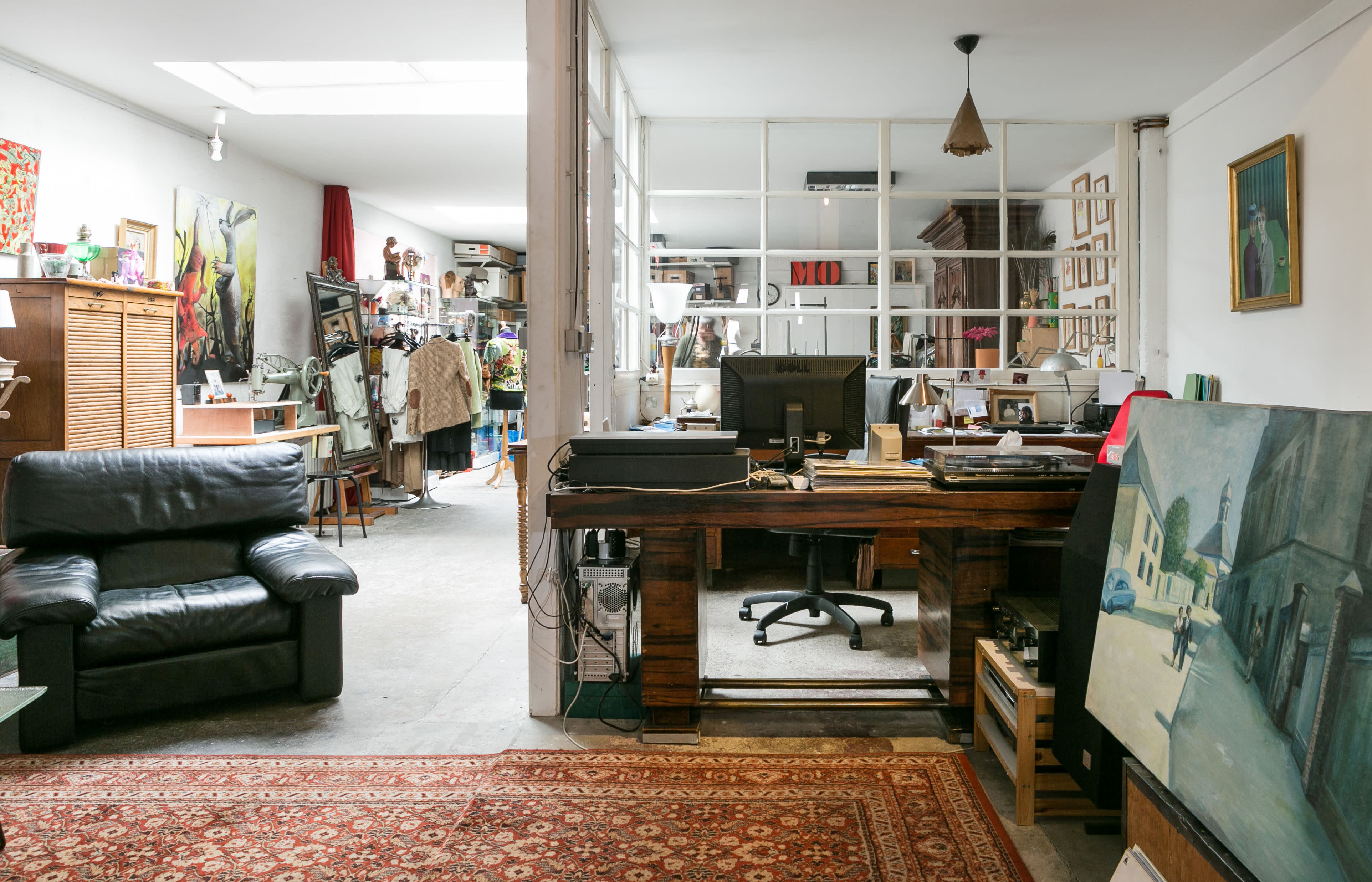House Tour: A Warm-Industrial French Home Inspired by Theatre Arts ...